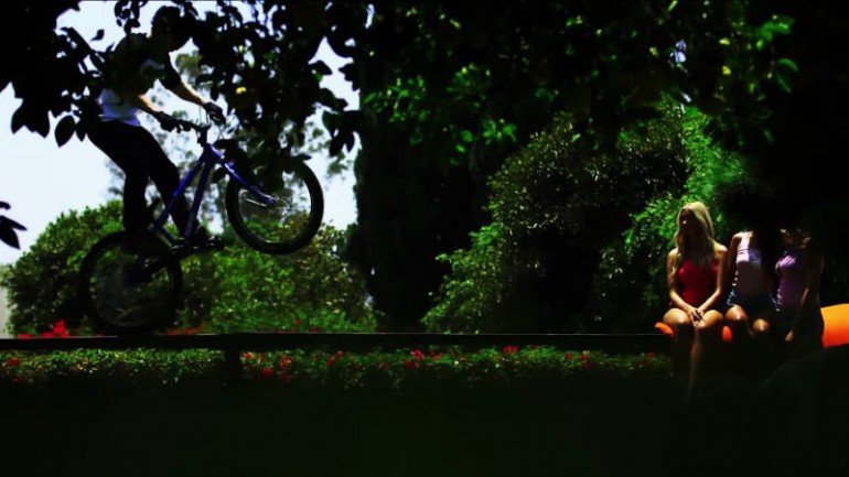 Danny MacAskill y las conejitas Playboy | CicloMag.com